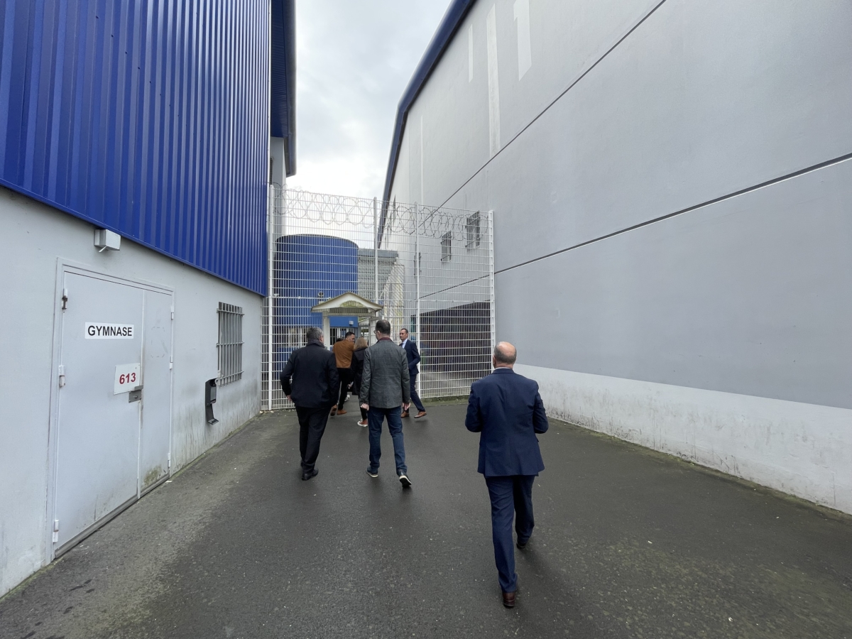 A la rencontre du personnel pénitentiaire et des détenus de la prison ...